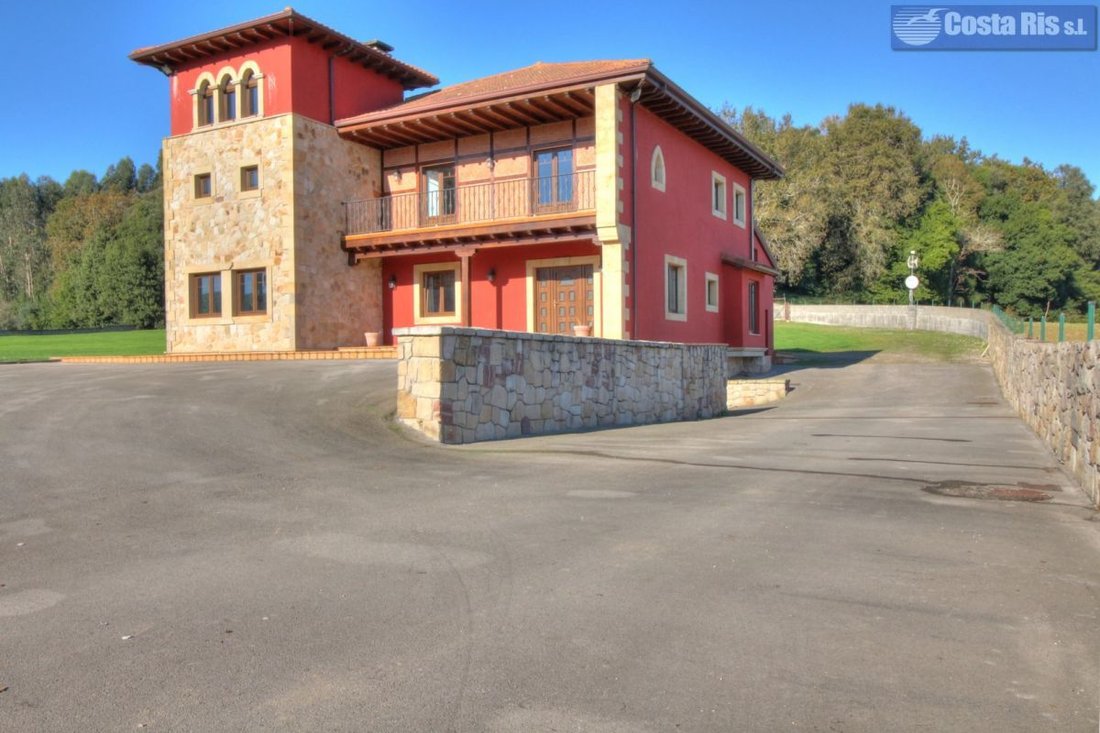 Chalet Independiente Venta Cantabria In Barcena De Cicero, Cantabria ...