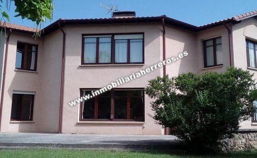 Luxury homes for sale in Medrano, La Rioja, Spain | JamesEdition