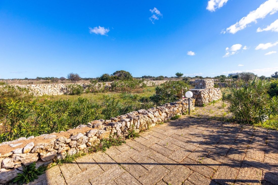Villa Con Vistas Al Mar En Pescoluse Con Proyecto De En Salve, Apulia ...