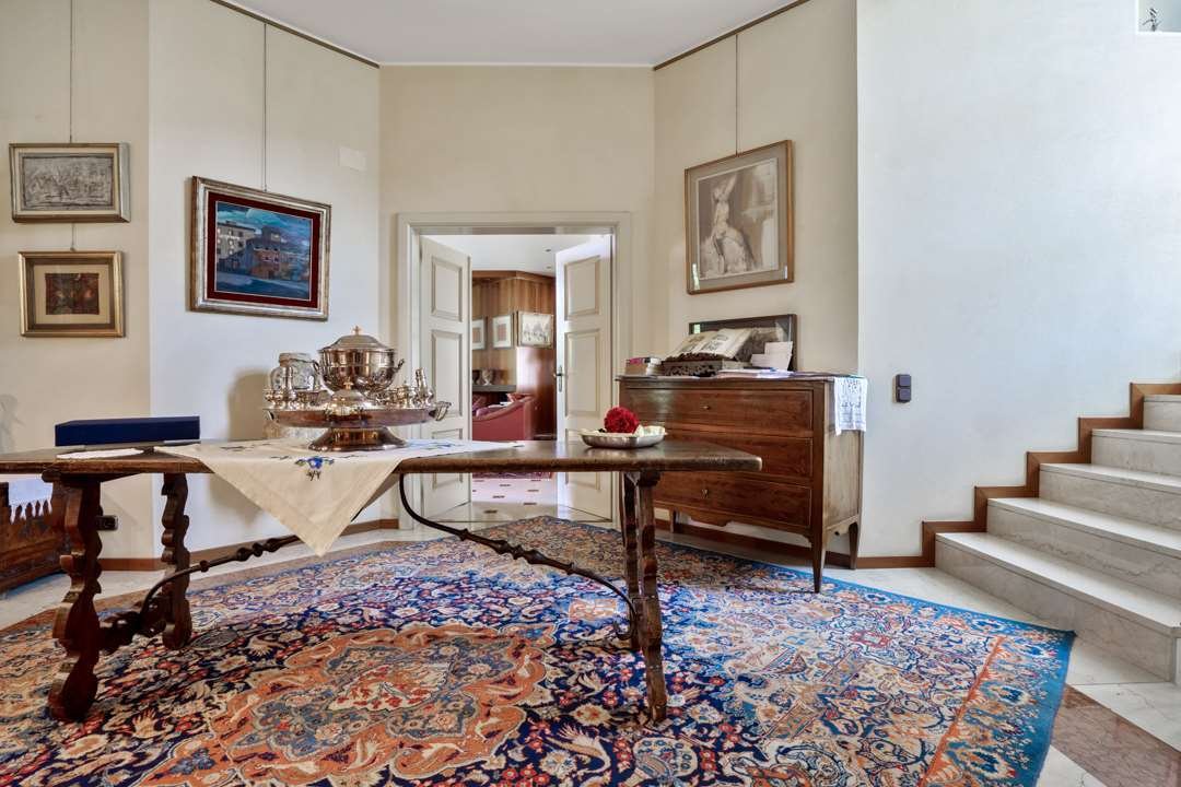 Elegante E Vasta Proprietà Di Rappresentanza In Mendrisio, Ticino ...