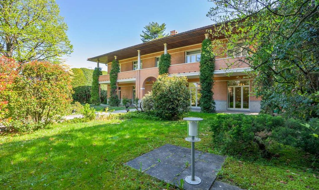 Elegante E Vasta Proprietà Di Rappresentanza In Mendrisio, Ticino ...