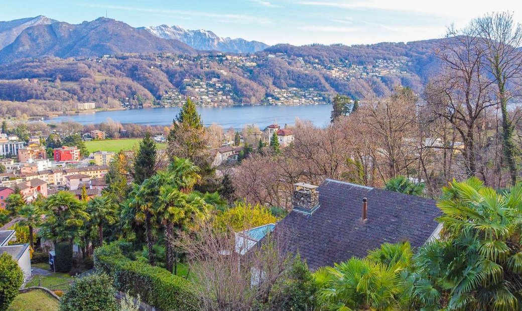 Originale Casa Di Vacanza Vista Lago Nel Verde In Agno, Ticino ...