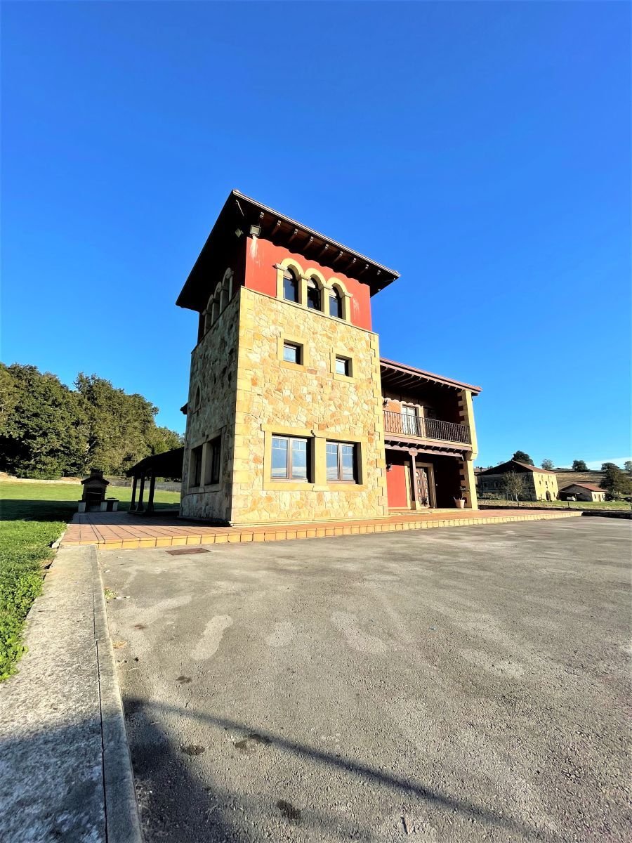 Chalet Venta Cantabria In Bárcena De Cicero, Cantabria, Spain For Sale ...