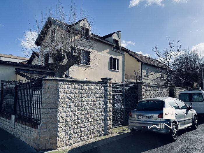 Colombes Traditionnelle In Colombes, île De France, France For Sale ...