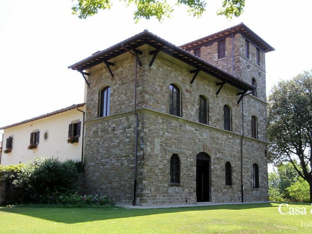 Luxury chateaus for sale in Italy | JamesEdition