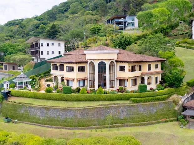 Luxury homes with elevator for sale in Costa Rica | JamesEdition