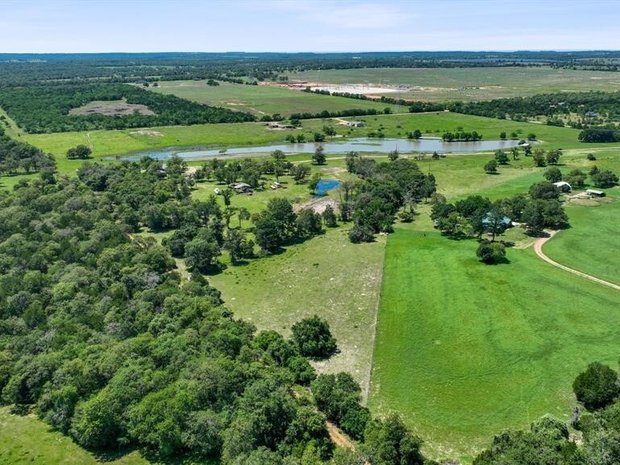 Luxury waterfront farm ranches for sale in Rosanky, Texas | JamesEdition