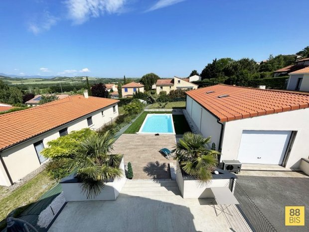 Luxury homes for sale in Mur-sur-Allier, Auvergne-Rhône-Alpes, France ...