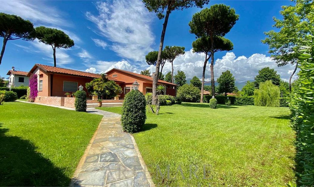 Villa Giulia Forte Dei Marmi In Forte Dei Marmi, Italy For Rent (12916784)