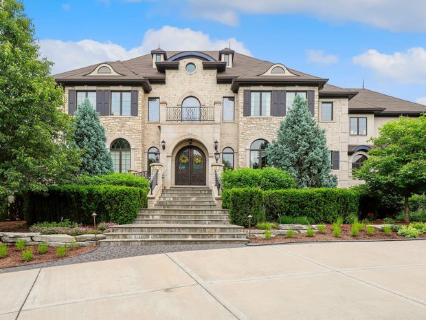 Luxury homes for sale in Illinois, United States | JamesEdition