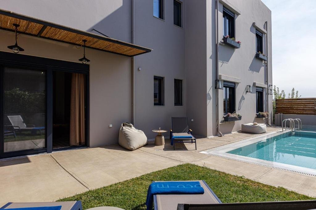 4 Villas With Private Pools & Building Allowance In Crete, Greece For ...