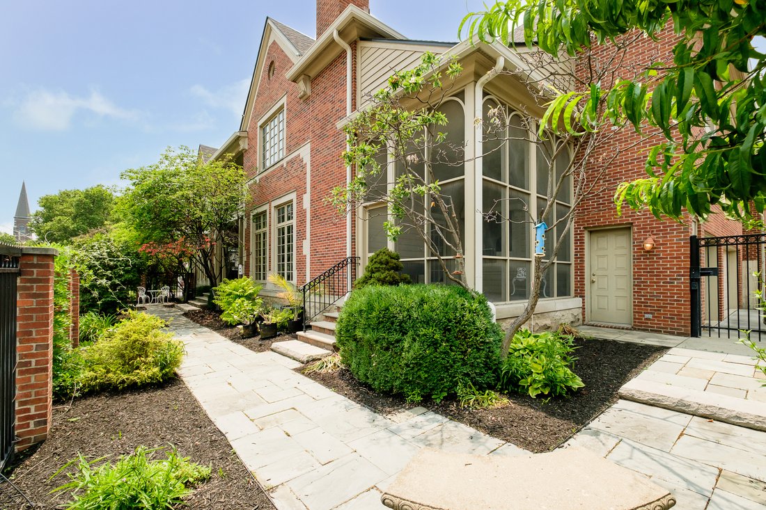 4 Bedrooms Single Family Detached In Indianapolis, Indiana, United ...