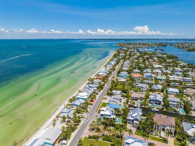 Luxury homes with terrace for sale in Anna Maria, Florida | JamesEdition
