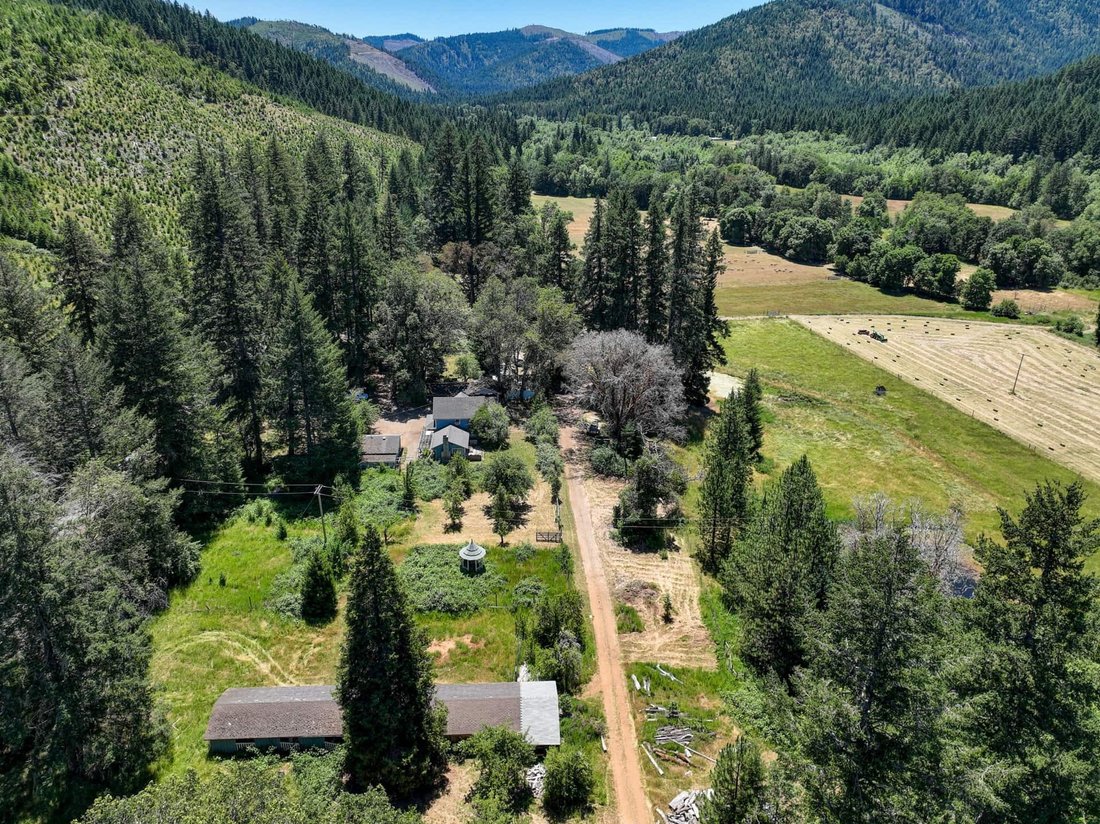 flying-b-bar-ranch-in-cave-junction-oregon-united-states-for-sale