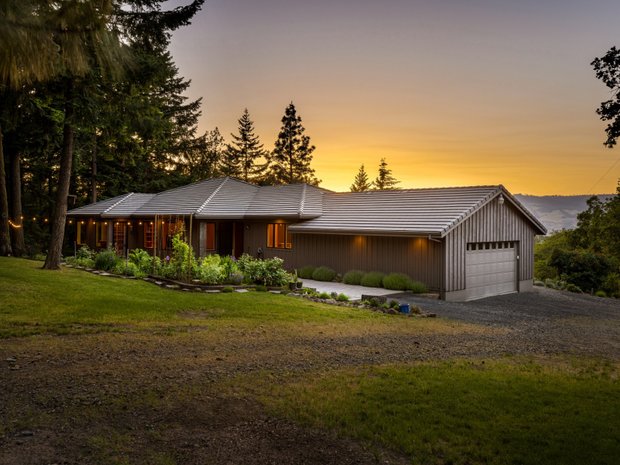 Luxury homes for sale in Mosier, Oregon | JamesEdition