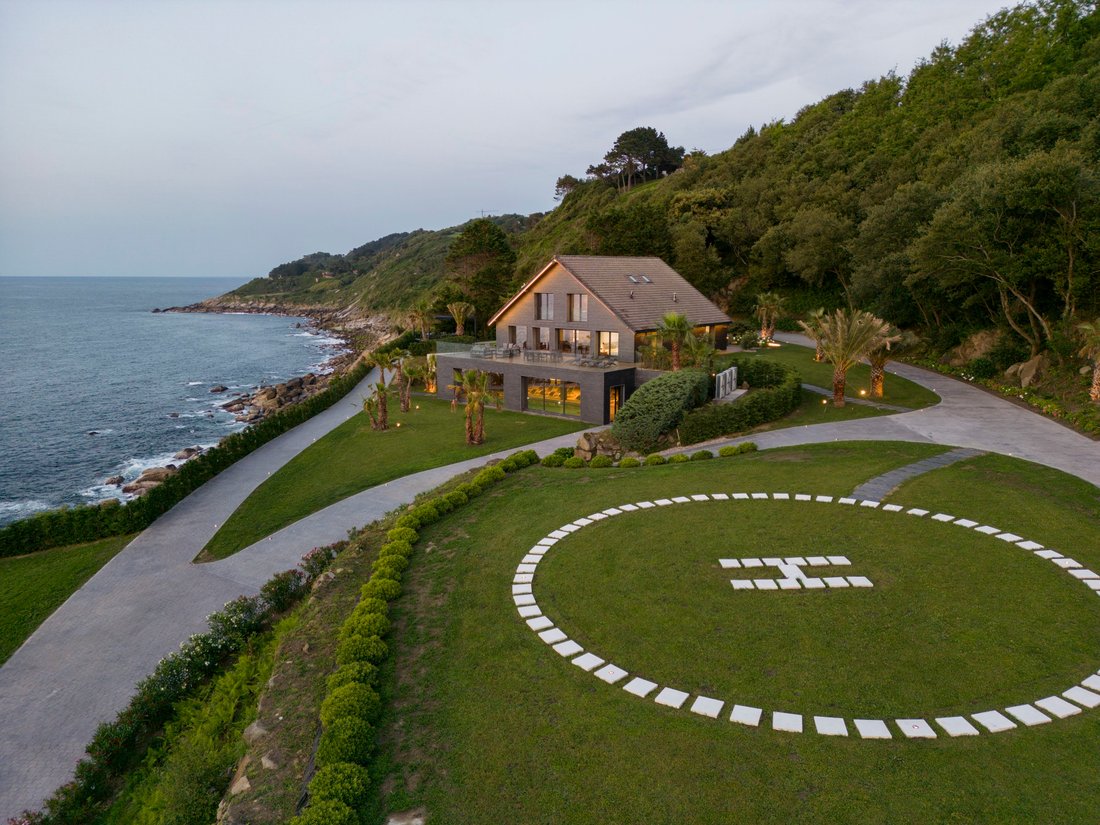 Villa Ocean Breeze In Centro, Donostia San Sebastian, Spain For Rent ...