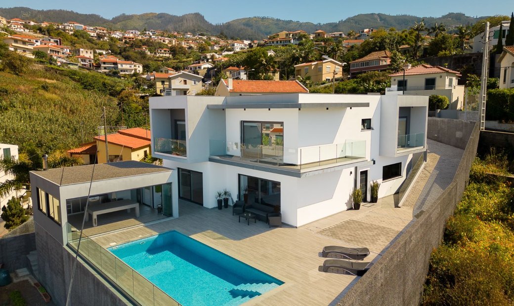 Luxurious Modern House In Madeira Island: The Dans Funchal, Madère ...