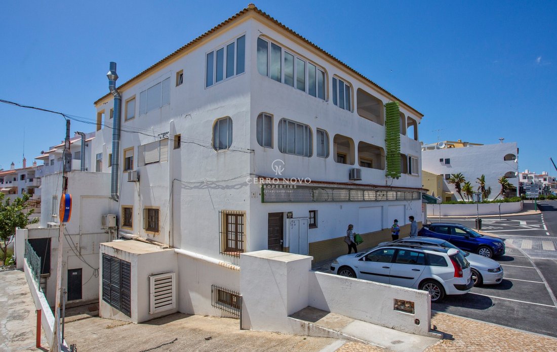 Large Retail Premises In Central Tourist In Albufeira, Algarve ...