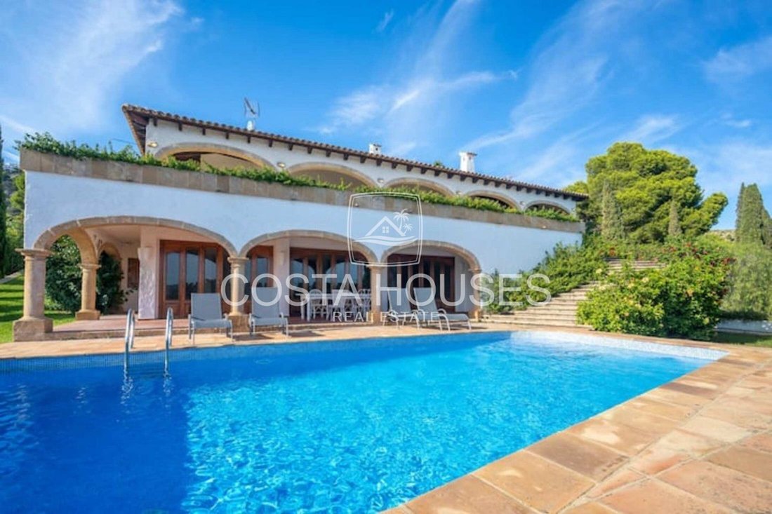 ᑕ ᑐ Mediterranean Villa In Front Of The In Xàbia, Valencian Community ...