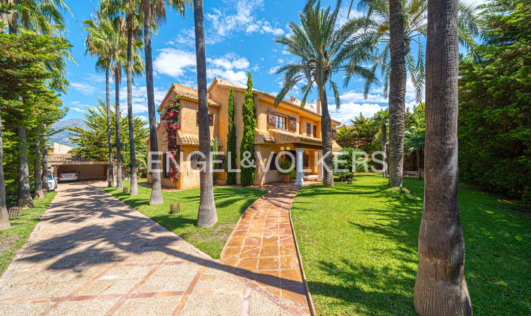 Benidorm Villa In Benidorm, Valencian Community, Spain For Sale (12993684)