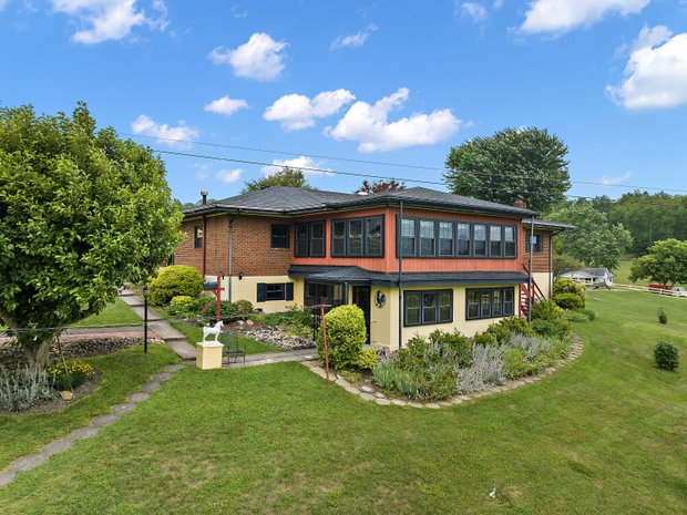 Luxury farm ranches for sale in Finleyville, Pennsylvania | JamesEdition