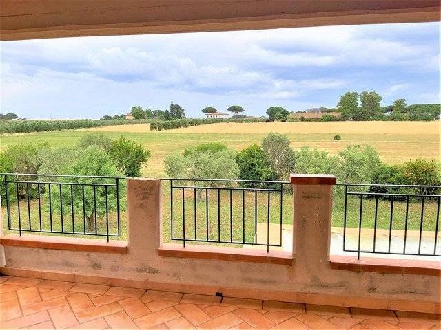 Complesso Immobiliare Di Ampia Superficie Con In Capalbio Scalo ...