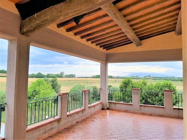 Complesso Immobiliare Di Ampia Superficie Con In Capalbio Scalo ...
