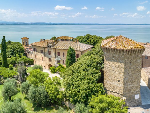 Luxury homes for sale in Monte del Lago, Umbria, Italy | JamesEdition