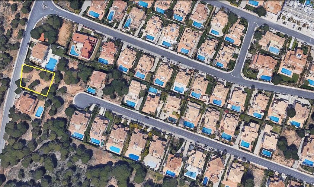 Plot Of Land With 890 Sqm Allowing 300 Sqm Of In Almancil, Algarve, Portugal For Sale (12855800)