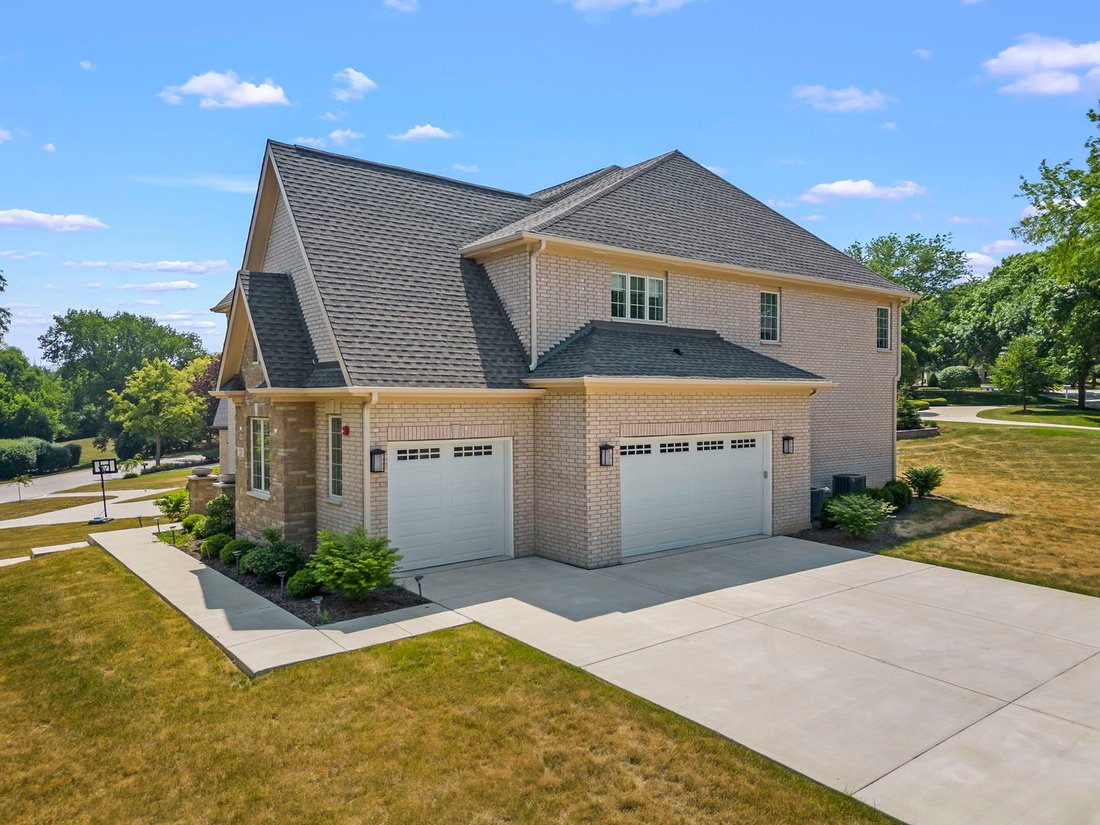 120 Saddle Brook Drive In Oak Brook, Illinois, United States For Sale ...