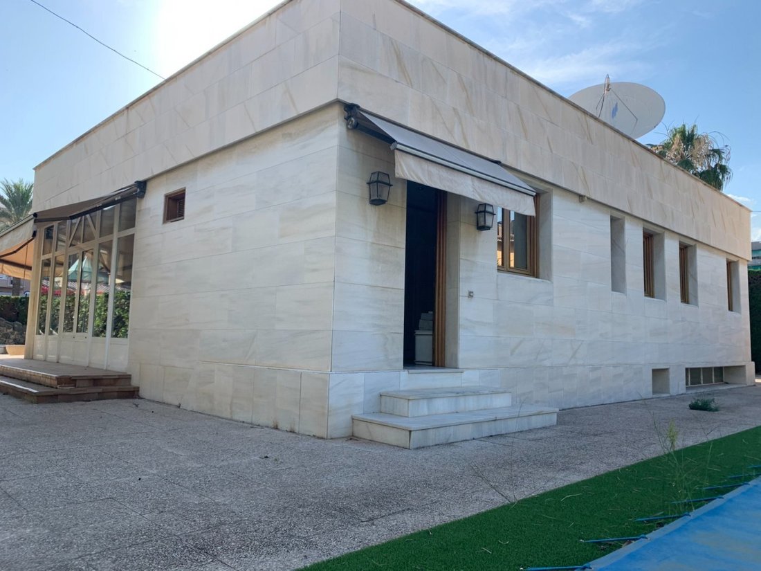 Elche Villa In Elx, Valencian Community, Spain For Sale (12205032)