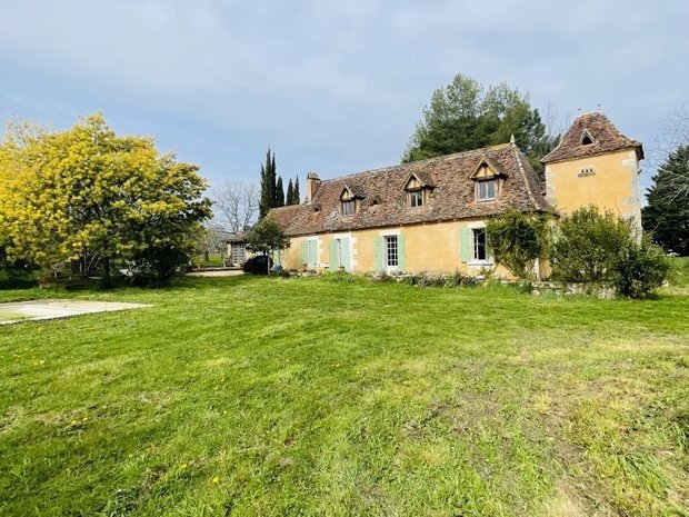 Luxury homes with garden for sale in Creysse, Nouvelle-Aquitaine ...