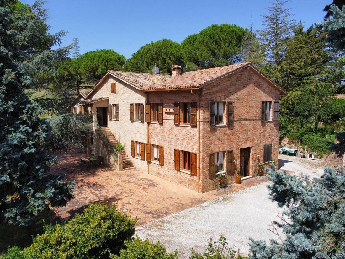 Country House For Sale In San Ginesio In San Ginesio, Marche, Italy For ...