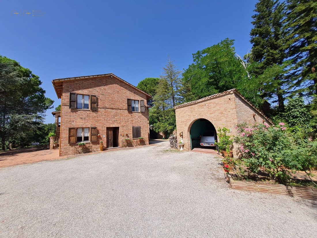 Country House For Sale In San Ginesio In San Ginesio, Marche, Italy For ...