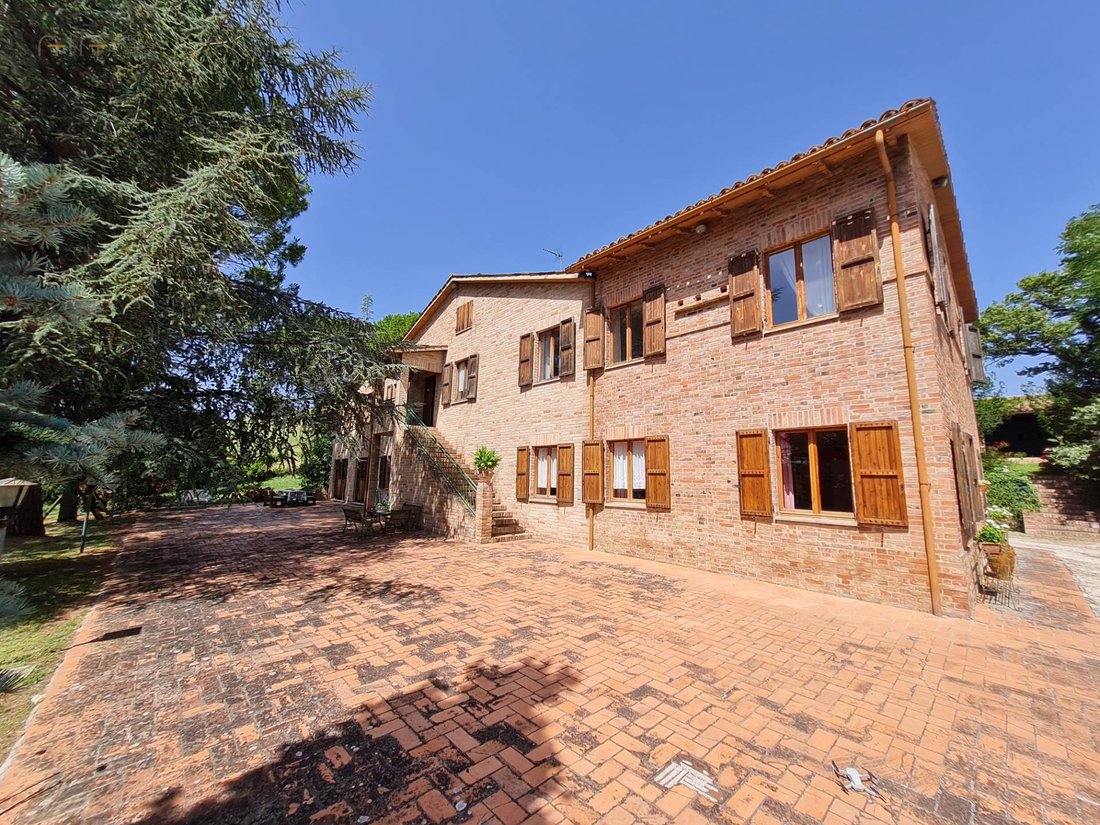 Country House For Sale In San Ginesio In San Ginesio, Marche, Italy For ...