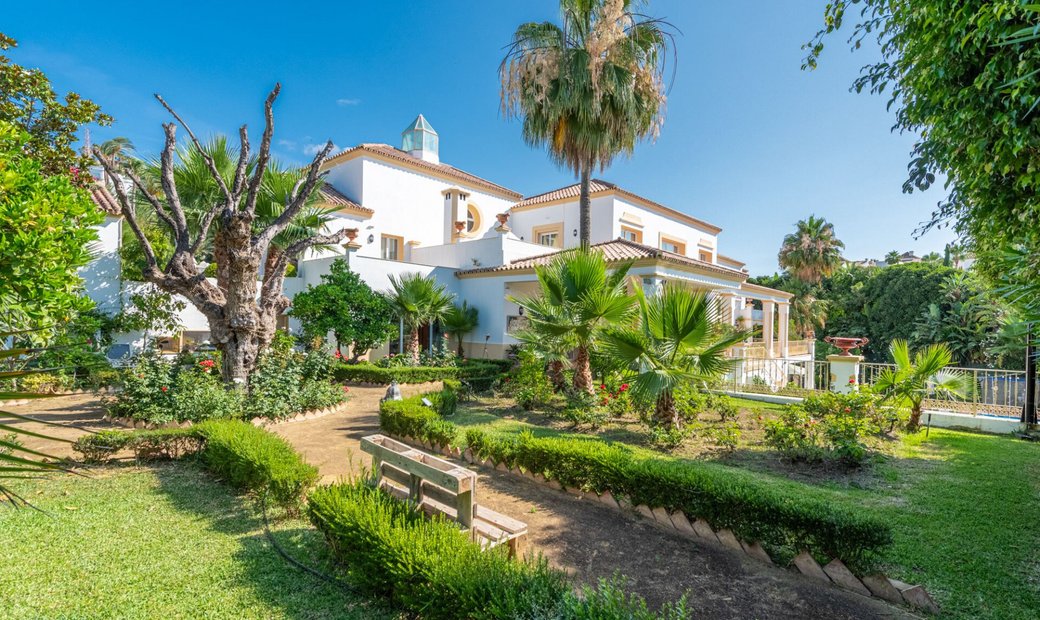 Elegant Family Home In El Paraiso Alto In El Paraíso, Benahavis, Spain ...
