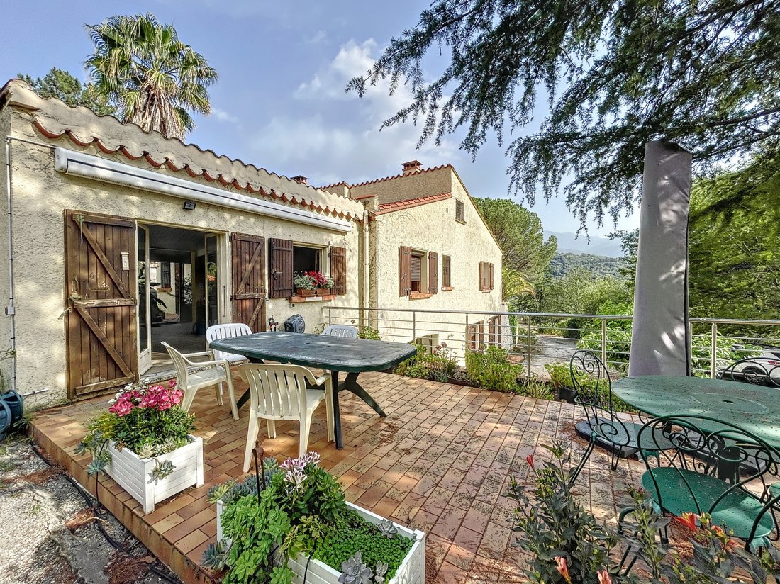 Villa F6 With Swimming Pool On 7000 M² Plot In Reynès, Occitanie ...
