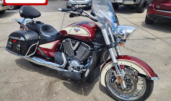 Motorcycles - 1 Victory Cross Roads Classic for sale on JamesEdition