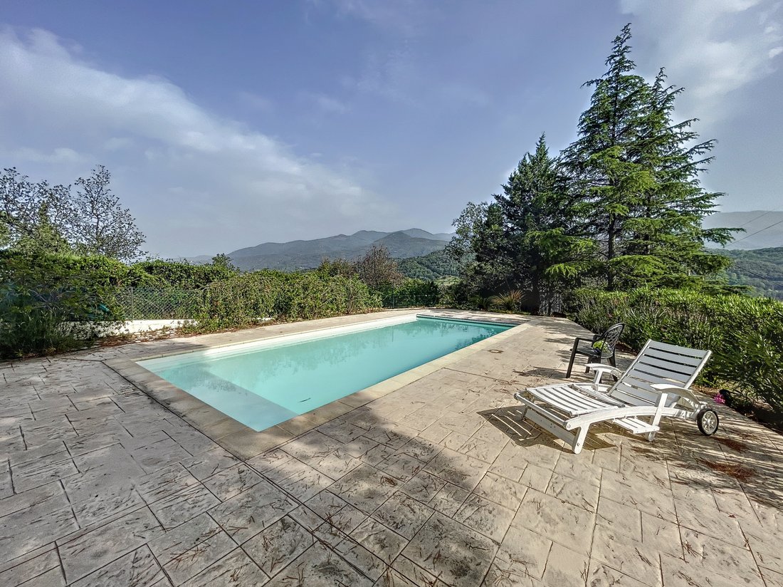 Villa F6 With Swimming Pool On 7000 M² Plot In Reynès, Occitanie ...