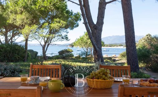 Luxury vacation rentals in Lecci, Corse, France | JamesEdition