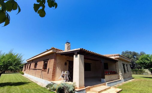Luxury chalets for sale in Salamanca, Castile and León, Spain ...