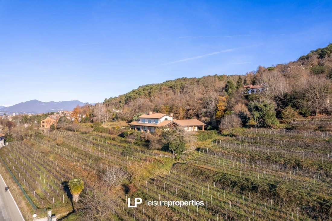 Villa Ranco In Ranco, Lombardy, Lombardy, Italy For Sale (13114964)