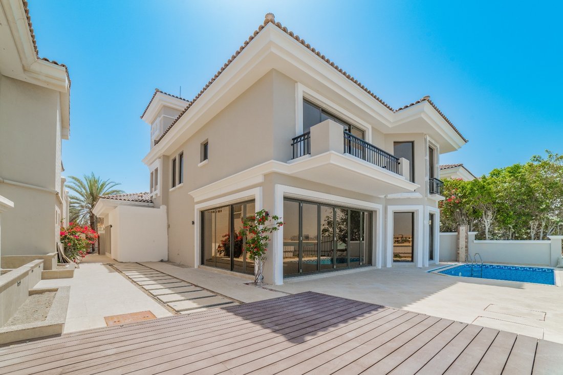 Fully Upgraded Villa | Extended Plot | Dans Dubaï, Dubaï, émirats Arabes Unis à Louer (13119724)
