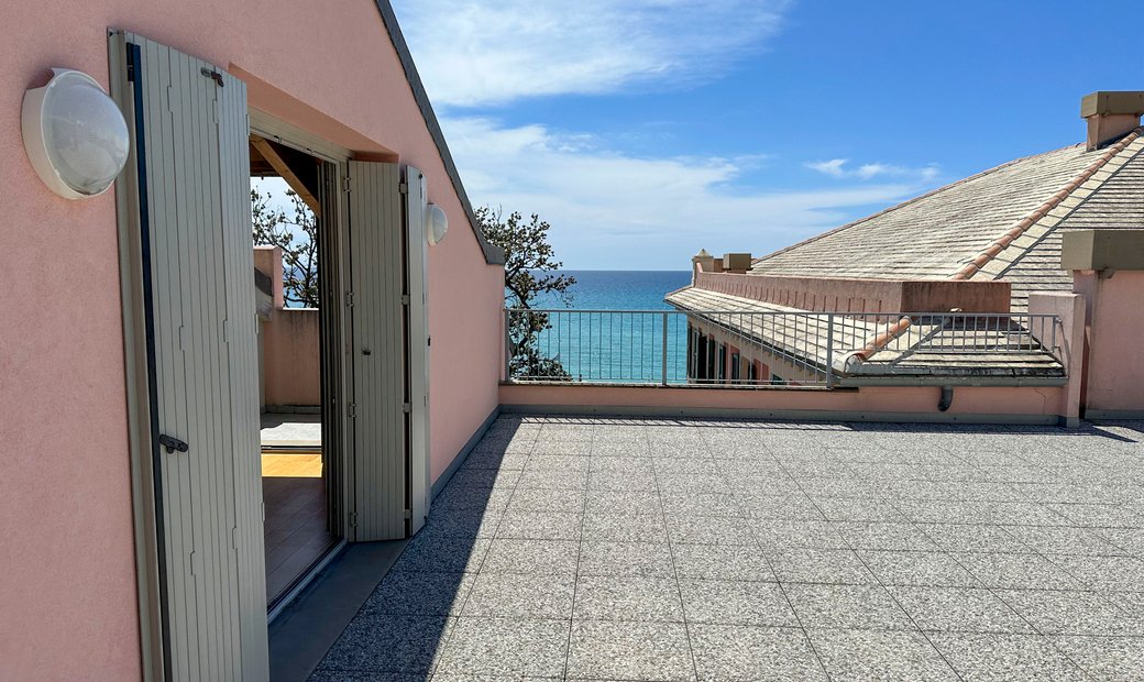 Cavi Borgo, Nuovo Attico Con Splendida Vista Mare In Lavagna, Liguria ...