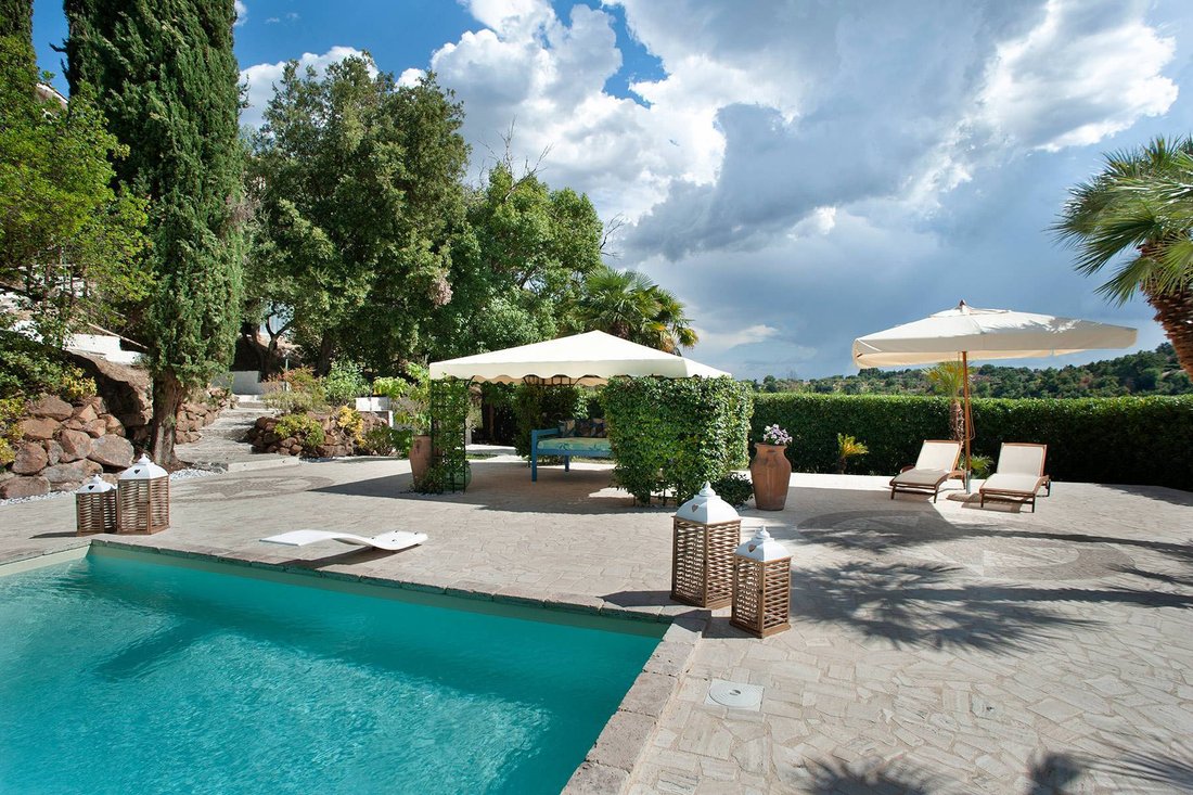 Lovely Mansion With Swimming Pool 30 Minutes From Rome In Morlupo ...