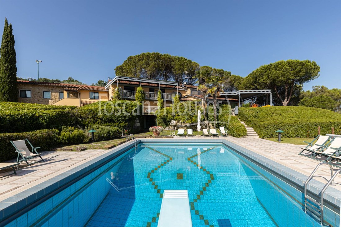 Villa Arezzo In Puglia, Tuscany, Italy For Sale (13150232)