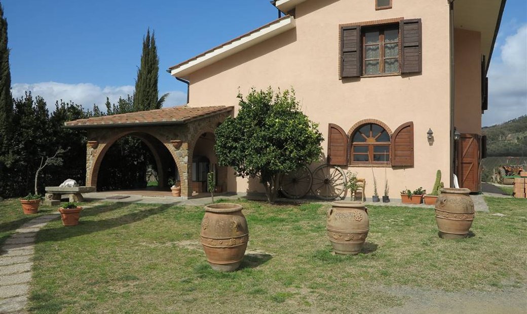 Rustico Ristrutturato In Posizione Collinare In In Gavorrano, Tuscany ...