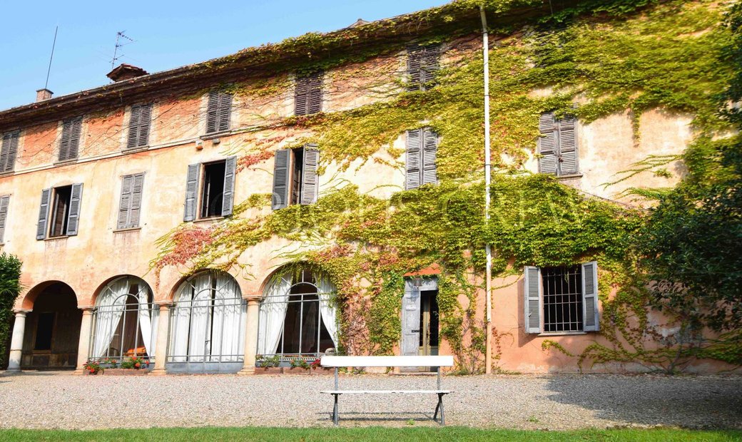 Villa For Sale In Tradate, Abbiate Guazzone In Tradate, Lombardy, Italy ...