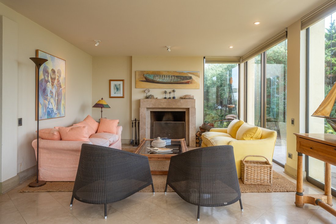 Casa Grande En Condominio Beranda. En Cachagua, Valparaíso, Chile En ...