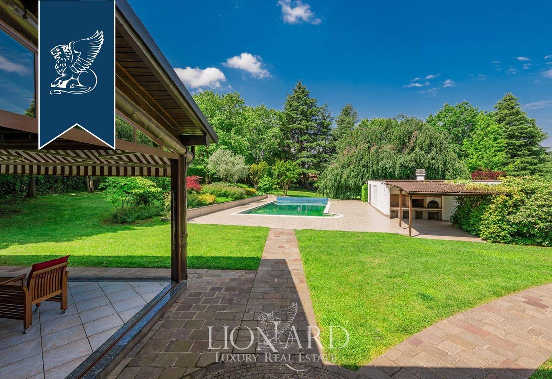 Stunning Villa For Sale In The Leafy Brianza Area In Lesmo, Lombardy ...